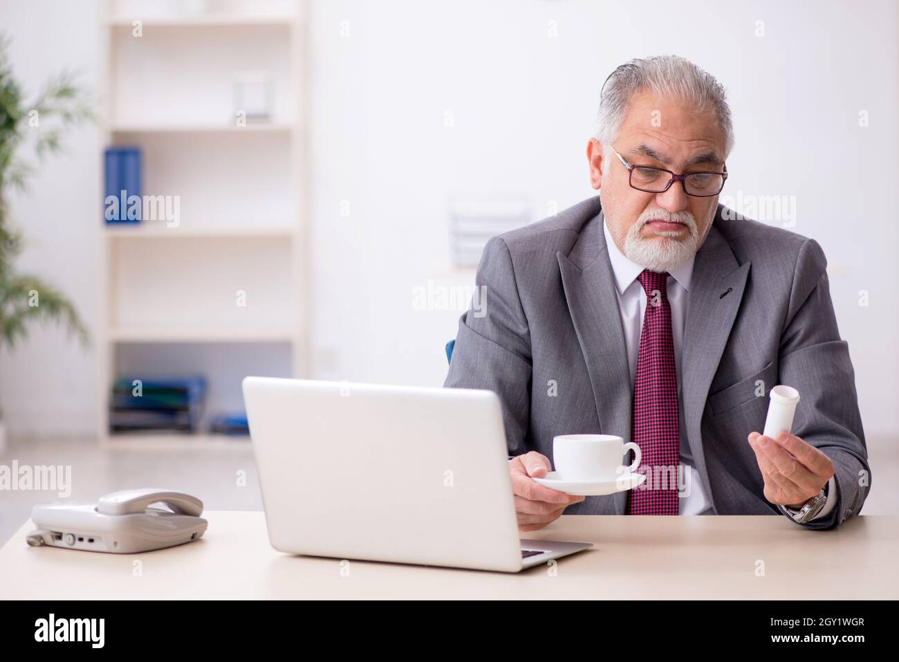 Old businessman employee feeling bad at workplace Stock Photo - Alamy