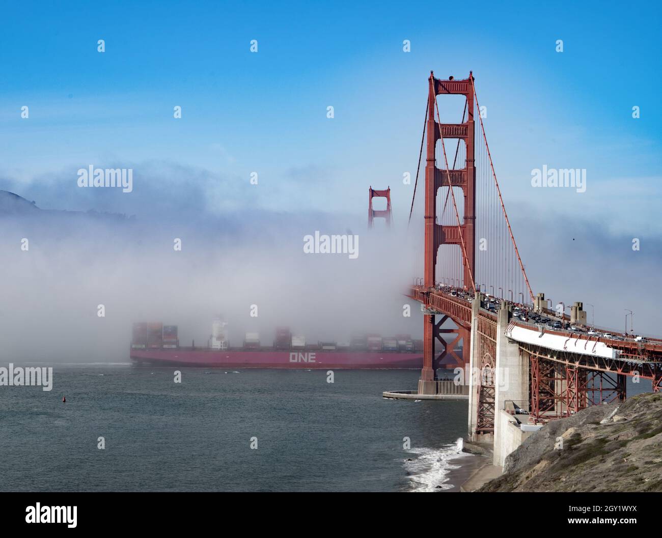 Brige blue sea hi-res stock photography and images - Alamy