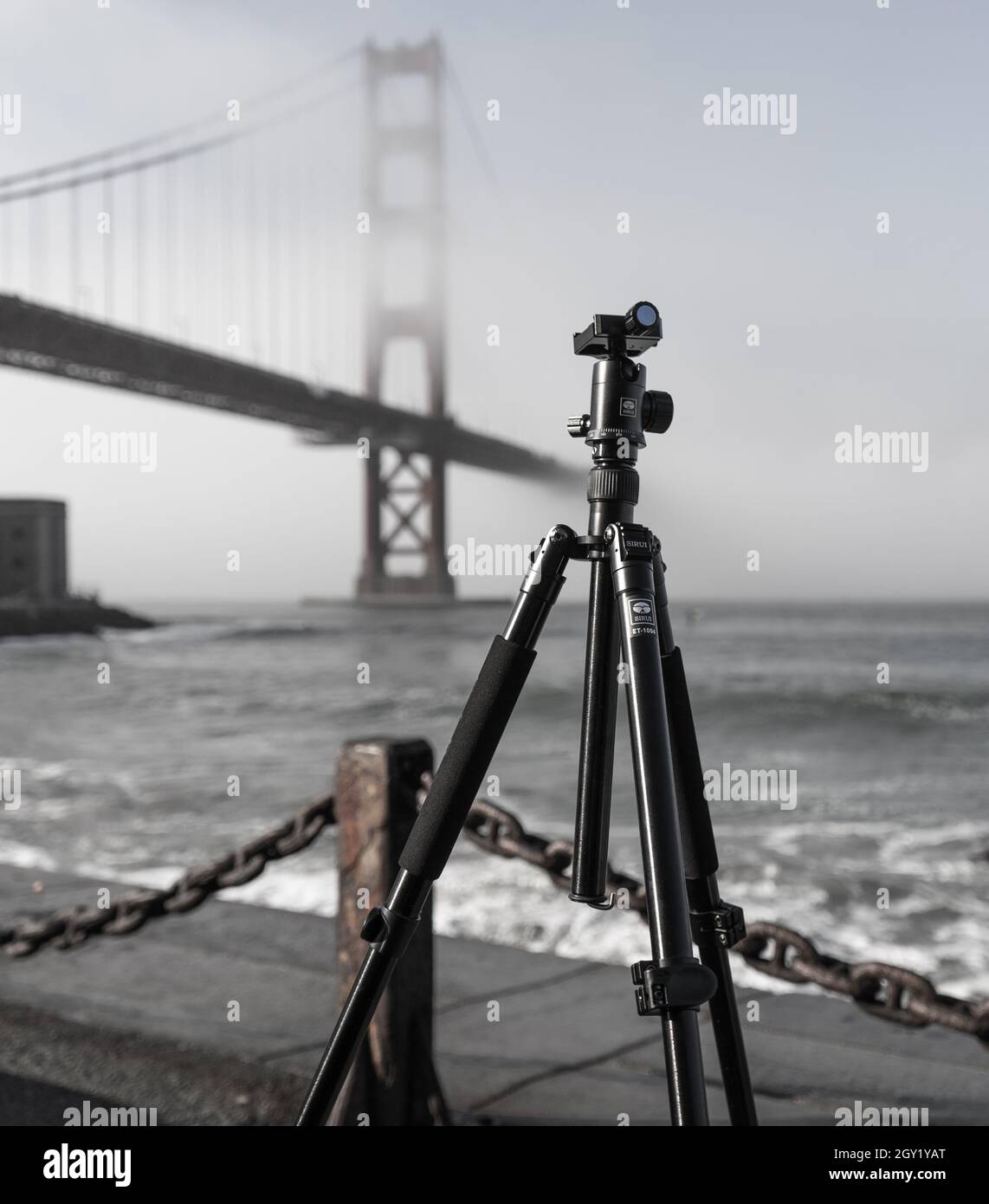 Golden gate bridge at fort point hi-res stock photography and images ...