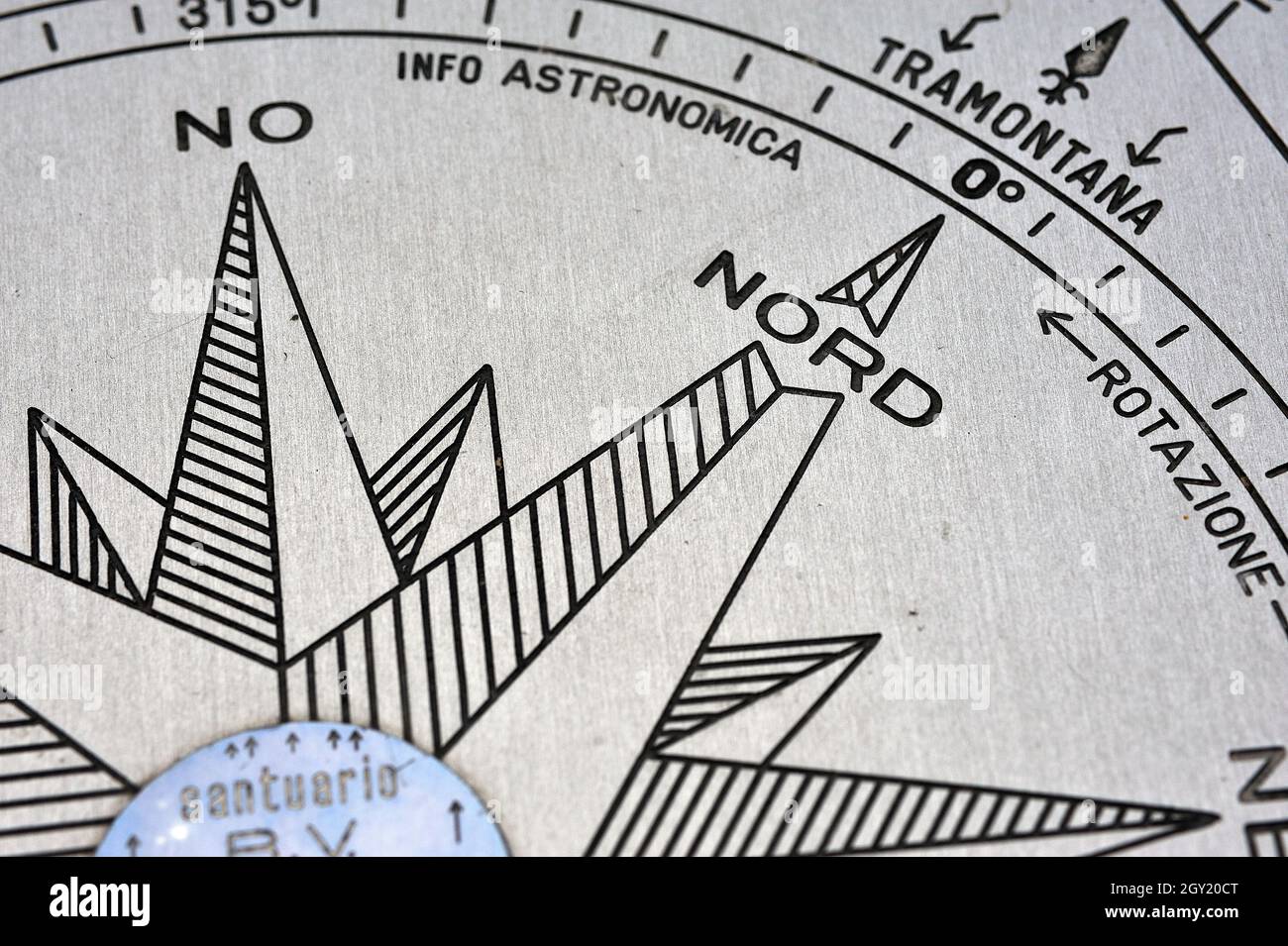 French map compass hi-res stock photography and images - Alamy