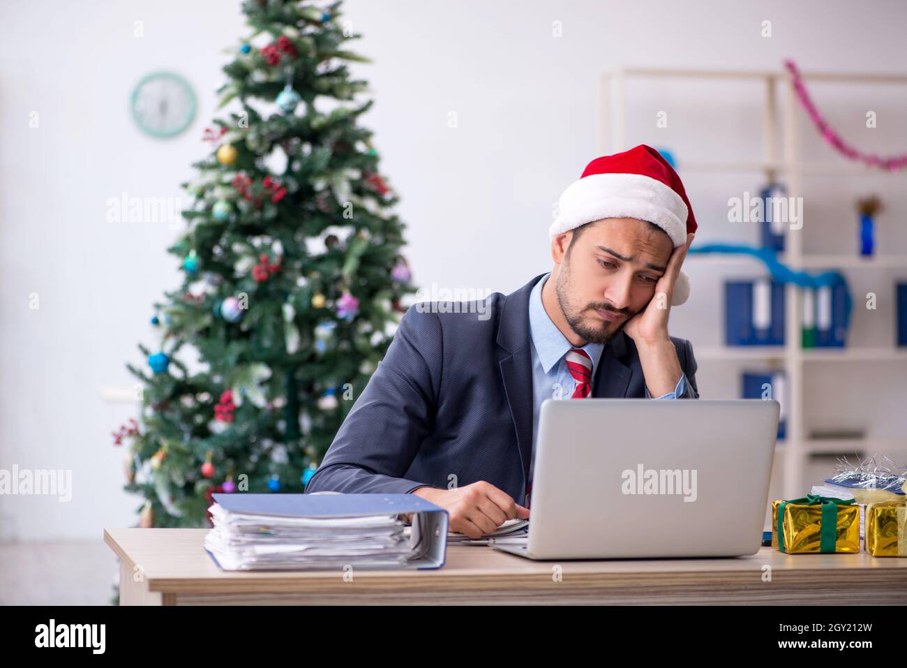 Young employee celebrating Christmas in the office Stock Photo - Alamy