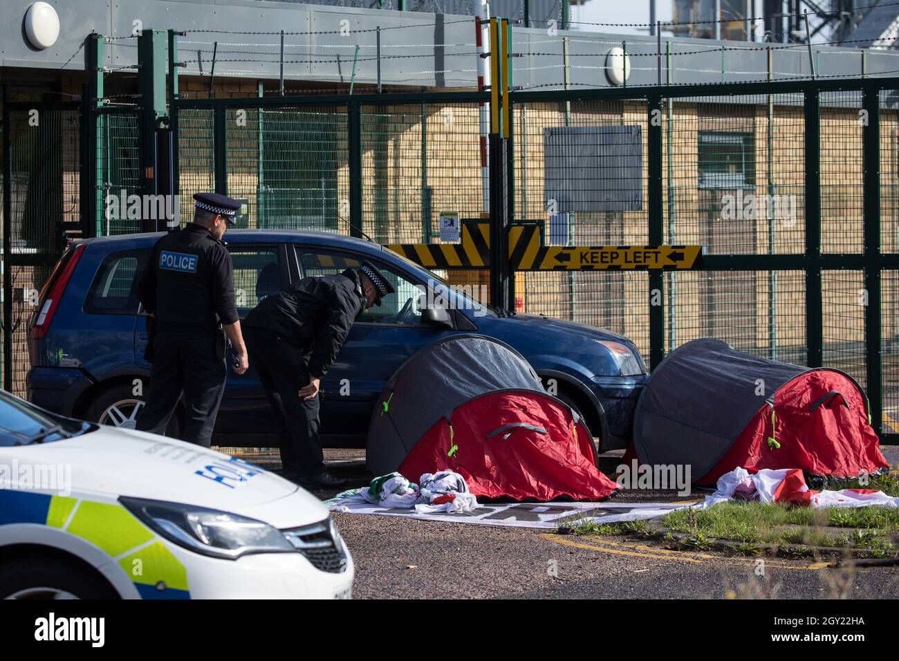 Pro action tent hi-res stock photography and images - Alamy
