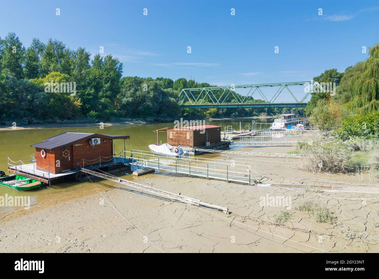 Medvedov (Weißkirchen): road bridge above anabranch of river Danube ...