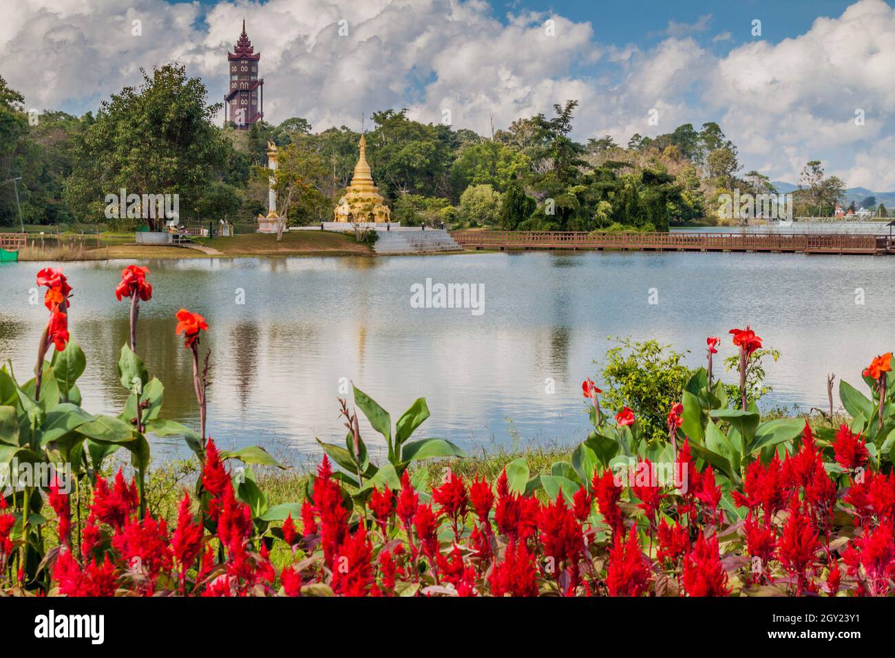 Flowers and a lake in National Kandawgyi Botanical gardens in Pyin Oo ...