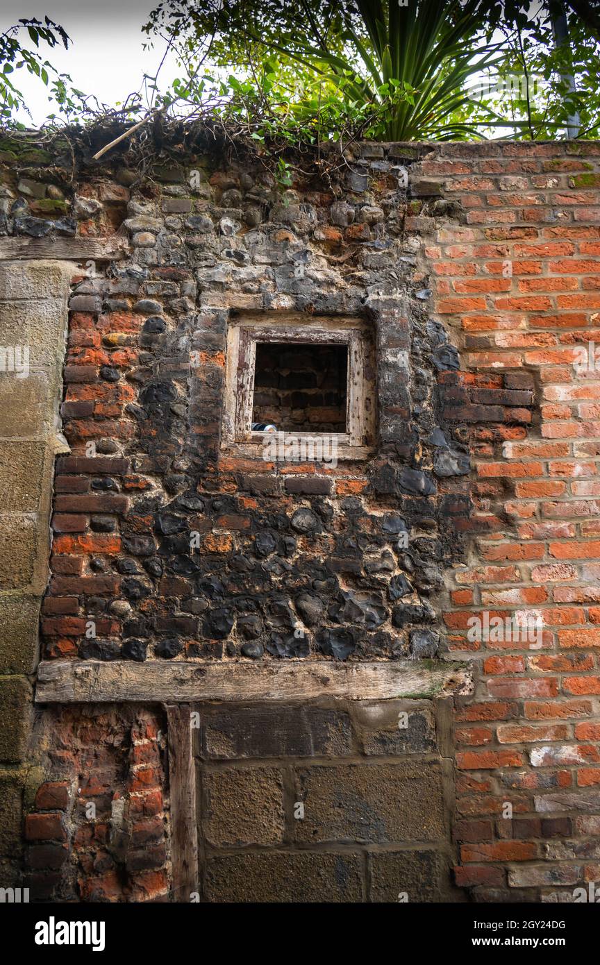 Flint wall repair hi-res stock photography and images - Alamy