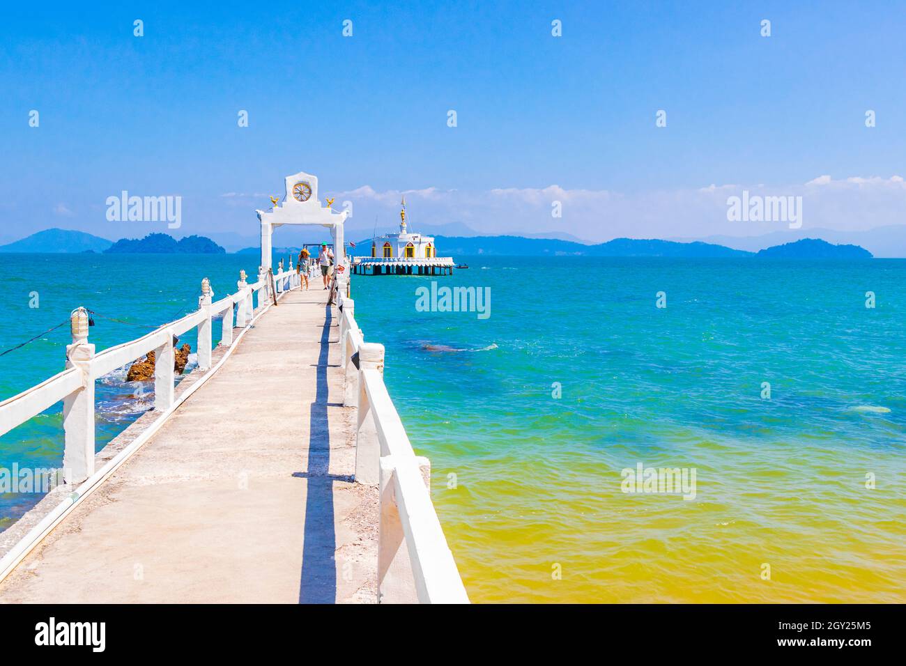Ko Phayam Thailand 29. January 2020 Thai temple in the turquoise water ...