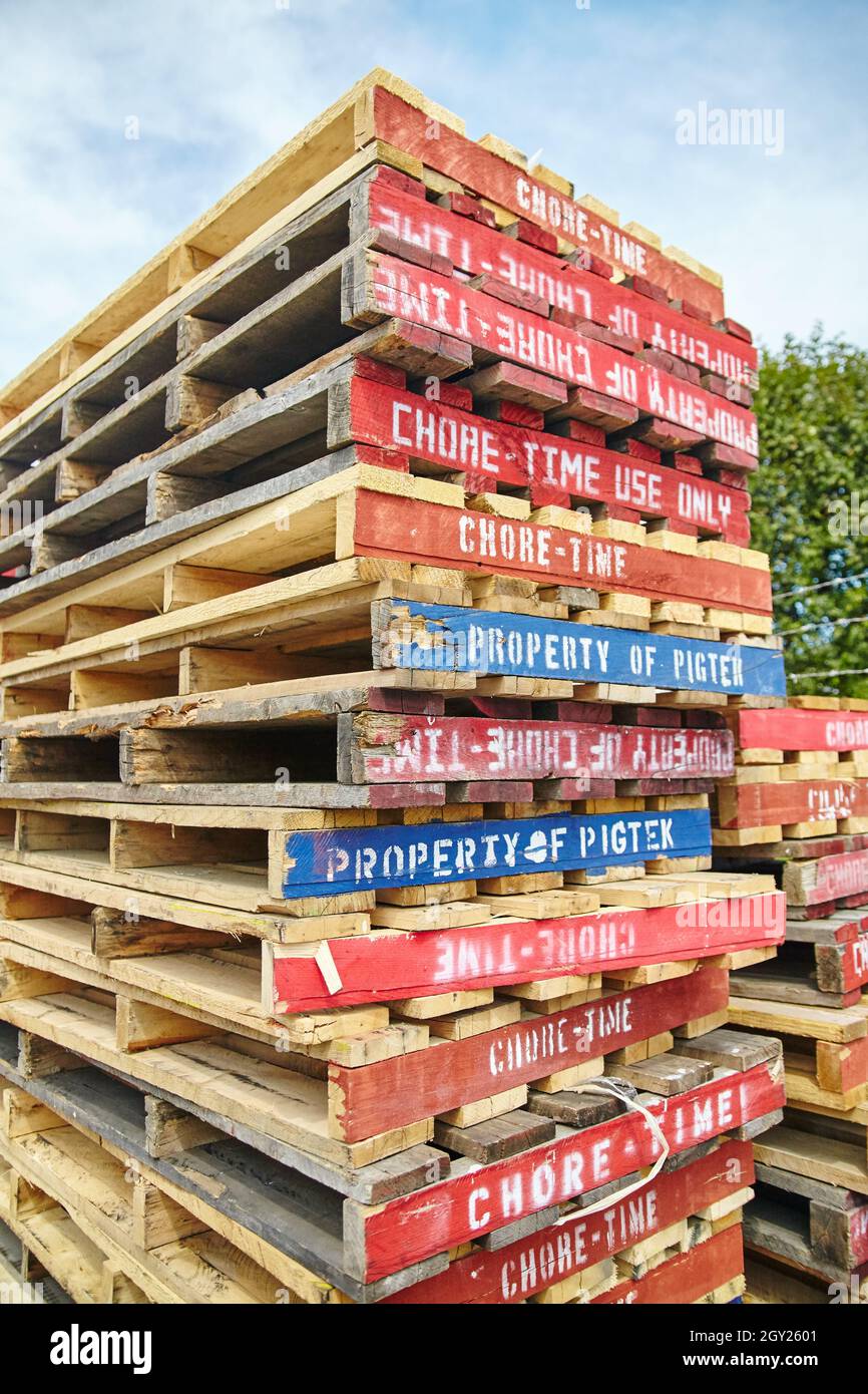 Grocery pallets hi-res stock photography and images - Alamy