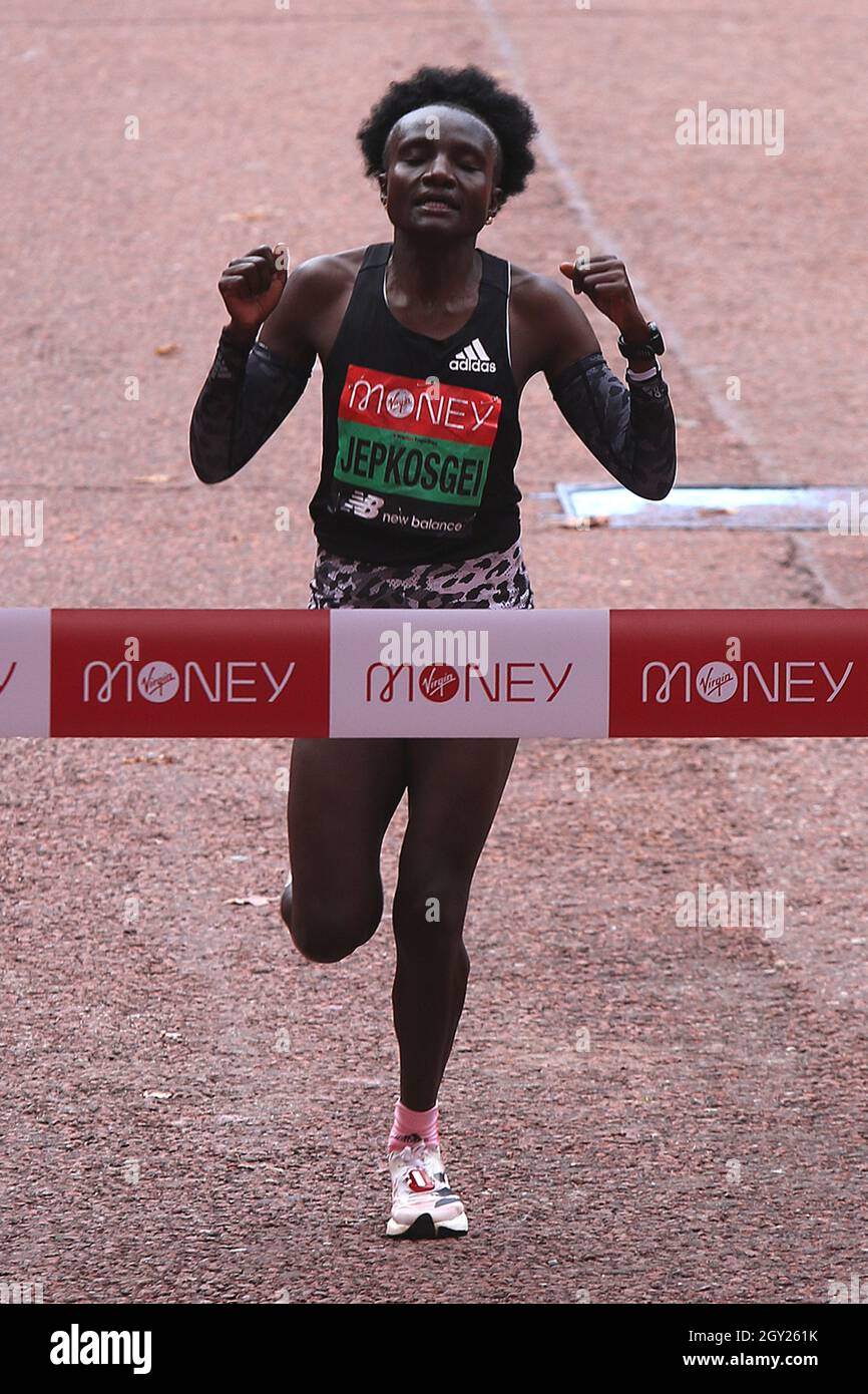 Joyciline Jepkosgei of Kenya wins the womens 2021 Virgin Money London ...
