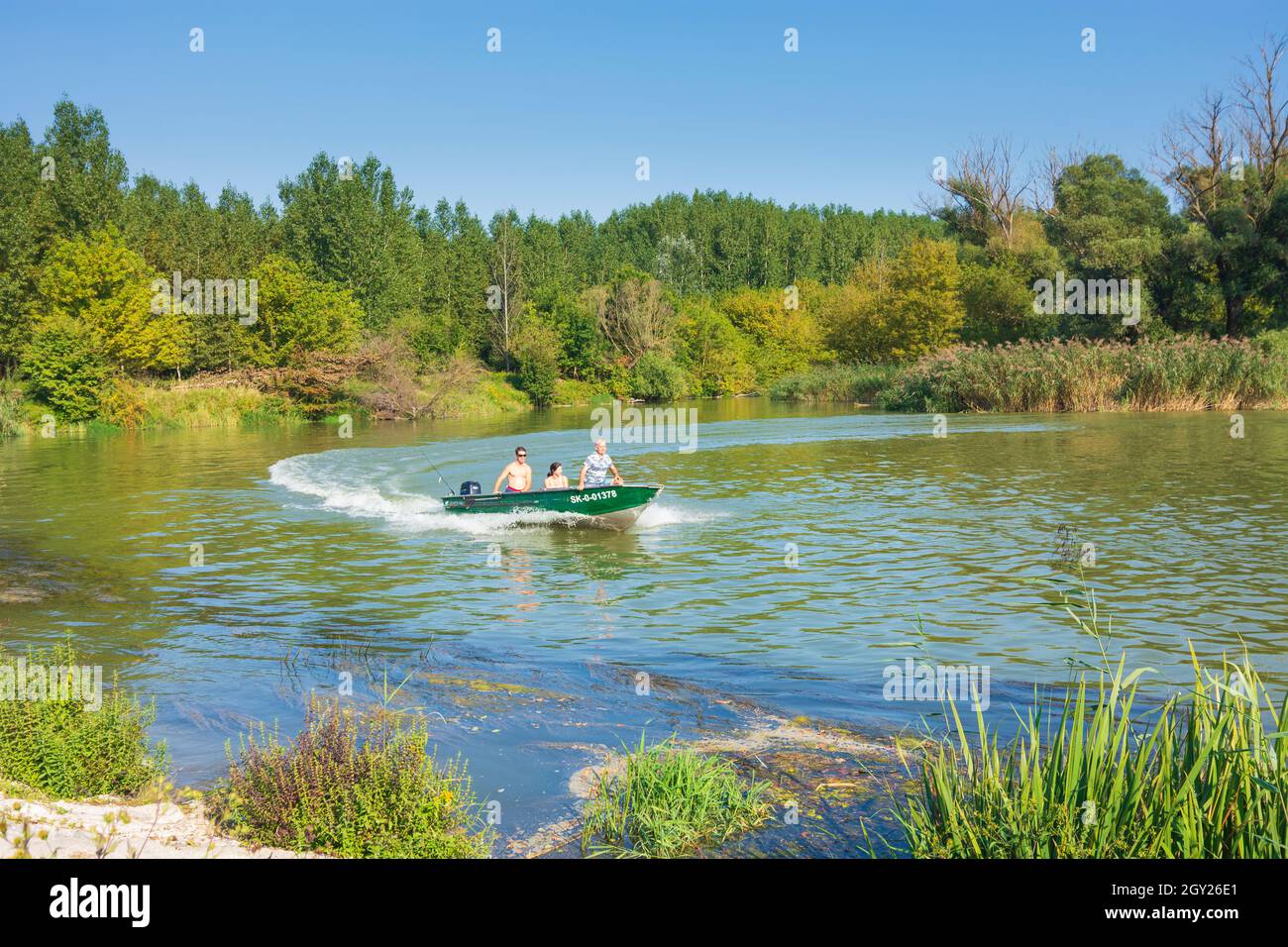 Zitny ostrov (Great Rye Island, Große Schüttinsel): anabranch, arm of ...