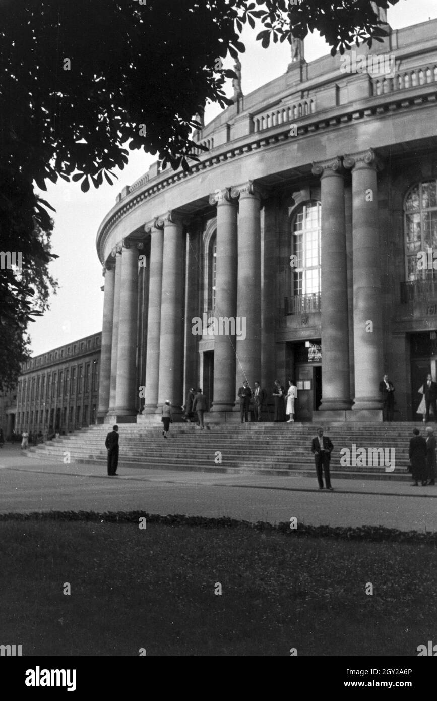 Das Opernhaus des Stuttgarter Staatstheaters, Deutschland 1930er Jahre ...