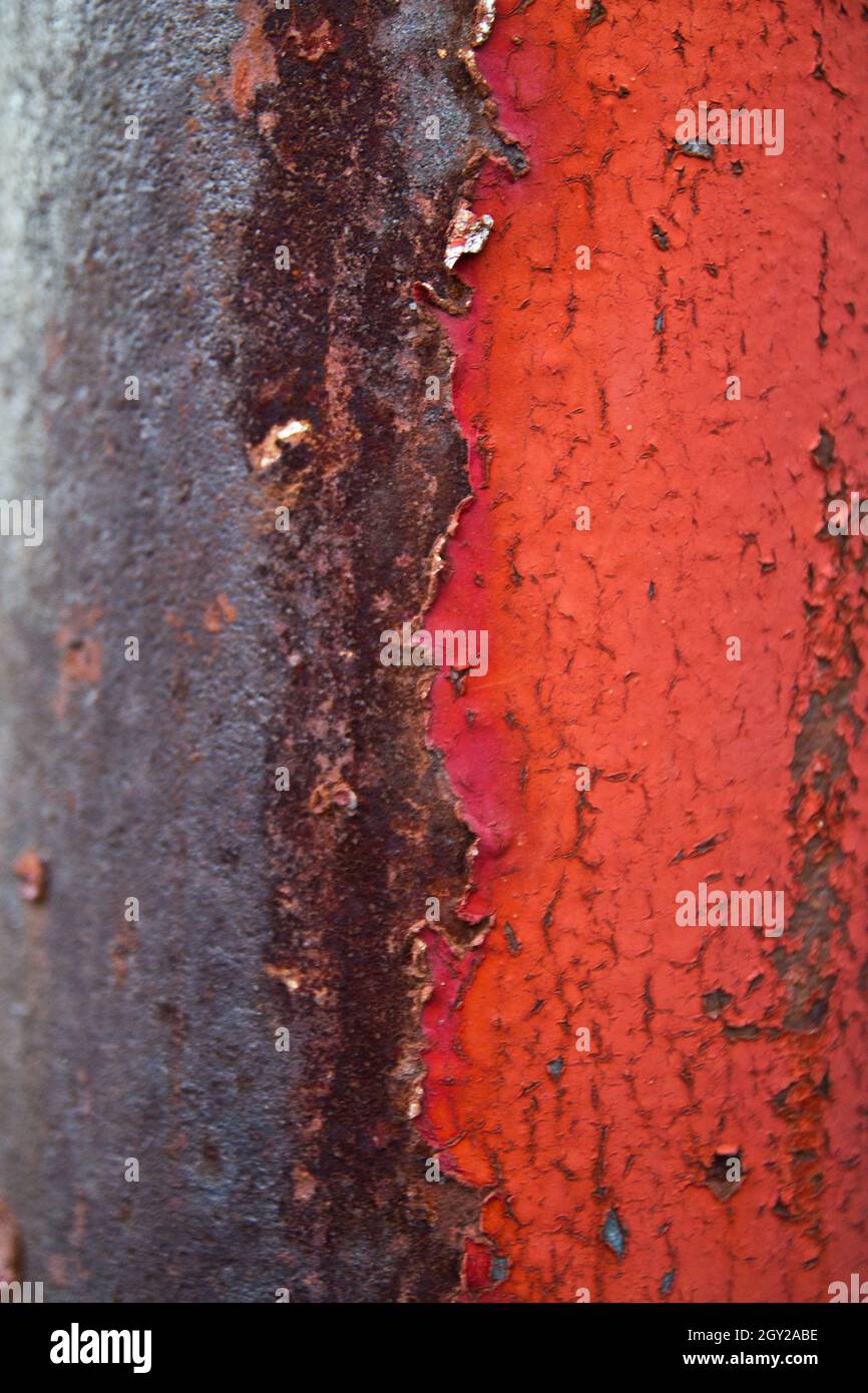 Steel wall joint with red peeling paint and cracks Stock Photo - Alamy
