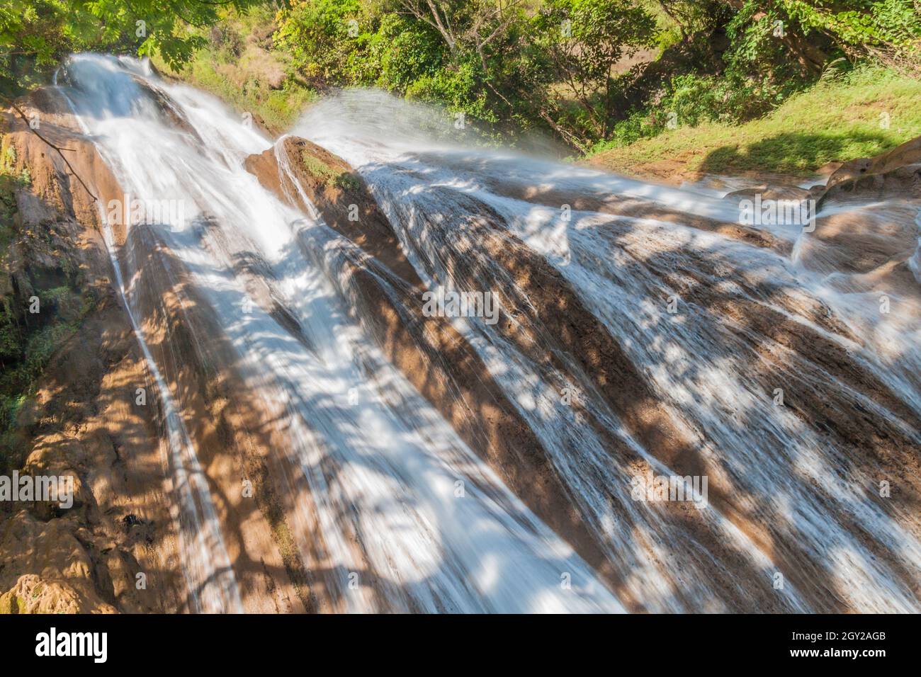 Vertical panorama small waterfall hi-res stock photography and images ...