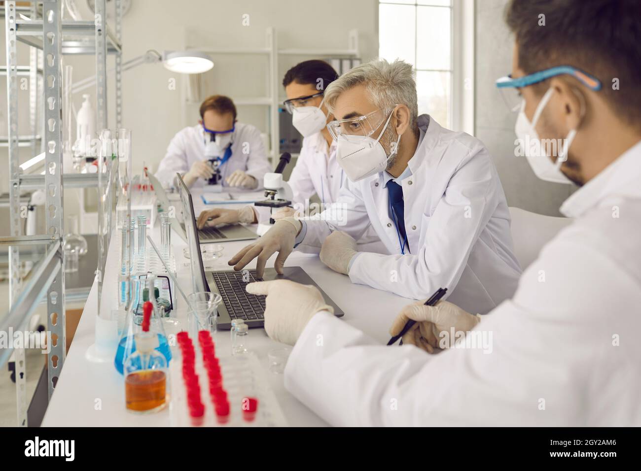 Respiratory scientist hi-res stock photography and images - Alamy