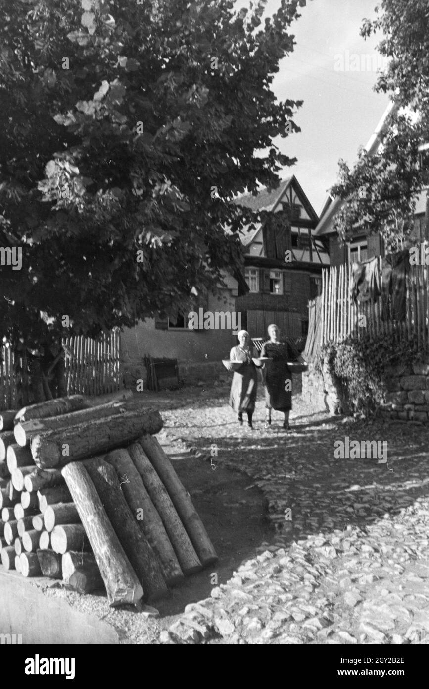 Eine Straße in Schnait (Weinstadt), Deutschland 1930er Jahre. A street ...
