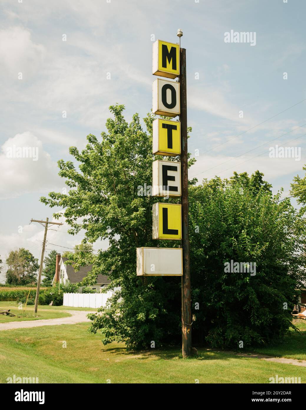 An old motel sign on Route 66 in Broadwell, Illinois Stock Photo - Alamy