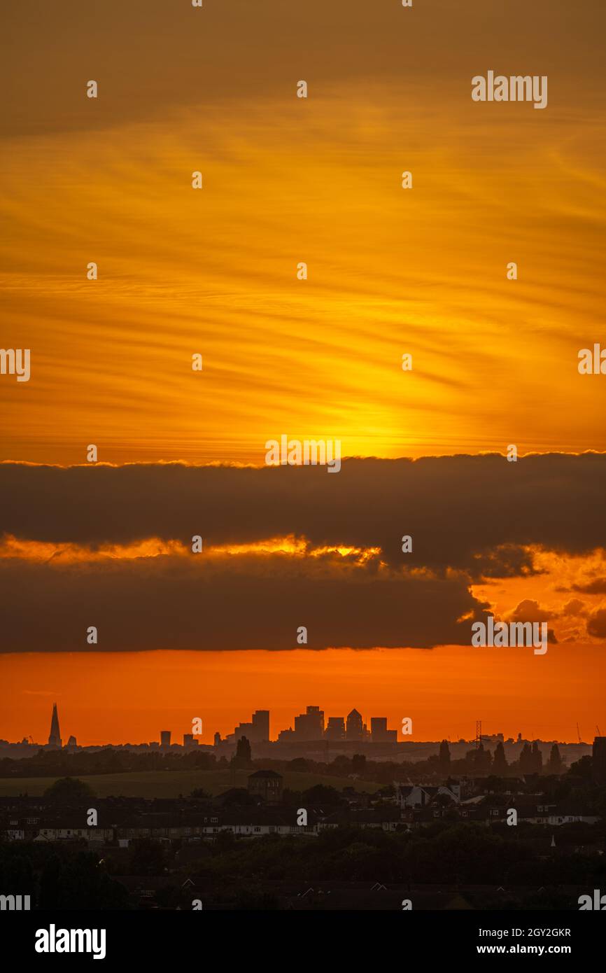 Sunset over the London skyline from Windmill Hill Gravesend Kent Stock ...