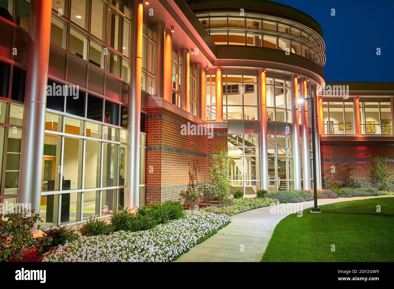 House with lots of windows hi-res stock photography and images - Alamy