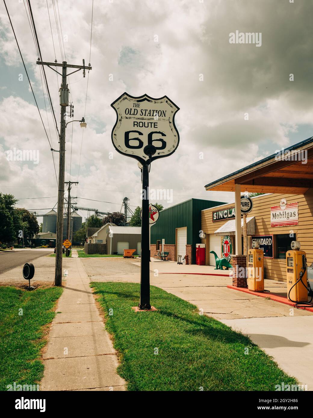 Franks Old Station, on Route 66 in Williamsville, Illinois Stock Photo ...