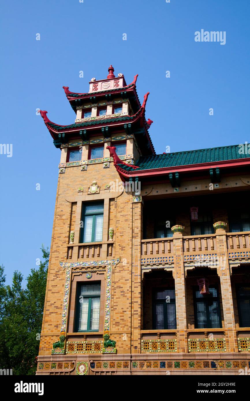 Chinatown in Chicago building with red brick and curved roof edge ...