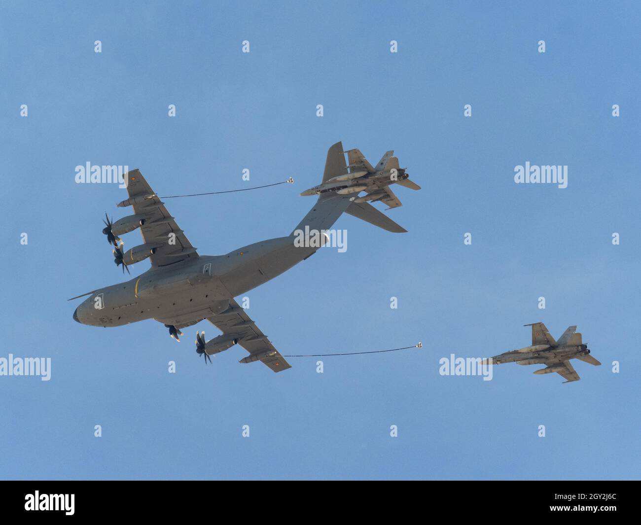 Madrid, Spain. 6th October, 2021. An Airbus A400M tanker simulating a ...