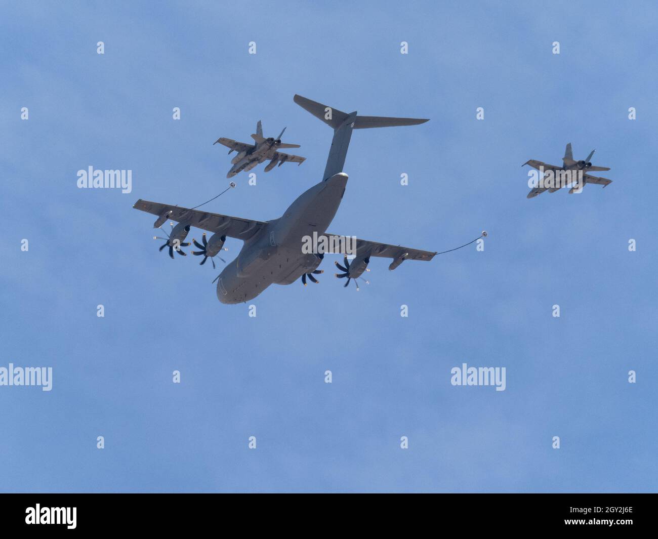 Madrid, Spain. 6th October, 2021. An Airbus A400M tanker simulating a ...