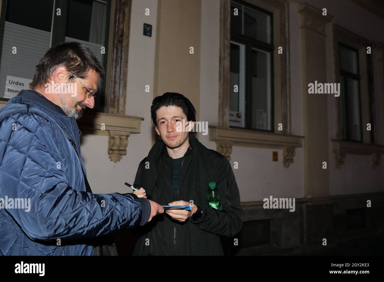 Maximilian Mundt am Set zu Dreharbeiten für die Serie "Ze Network" mit ...