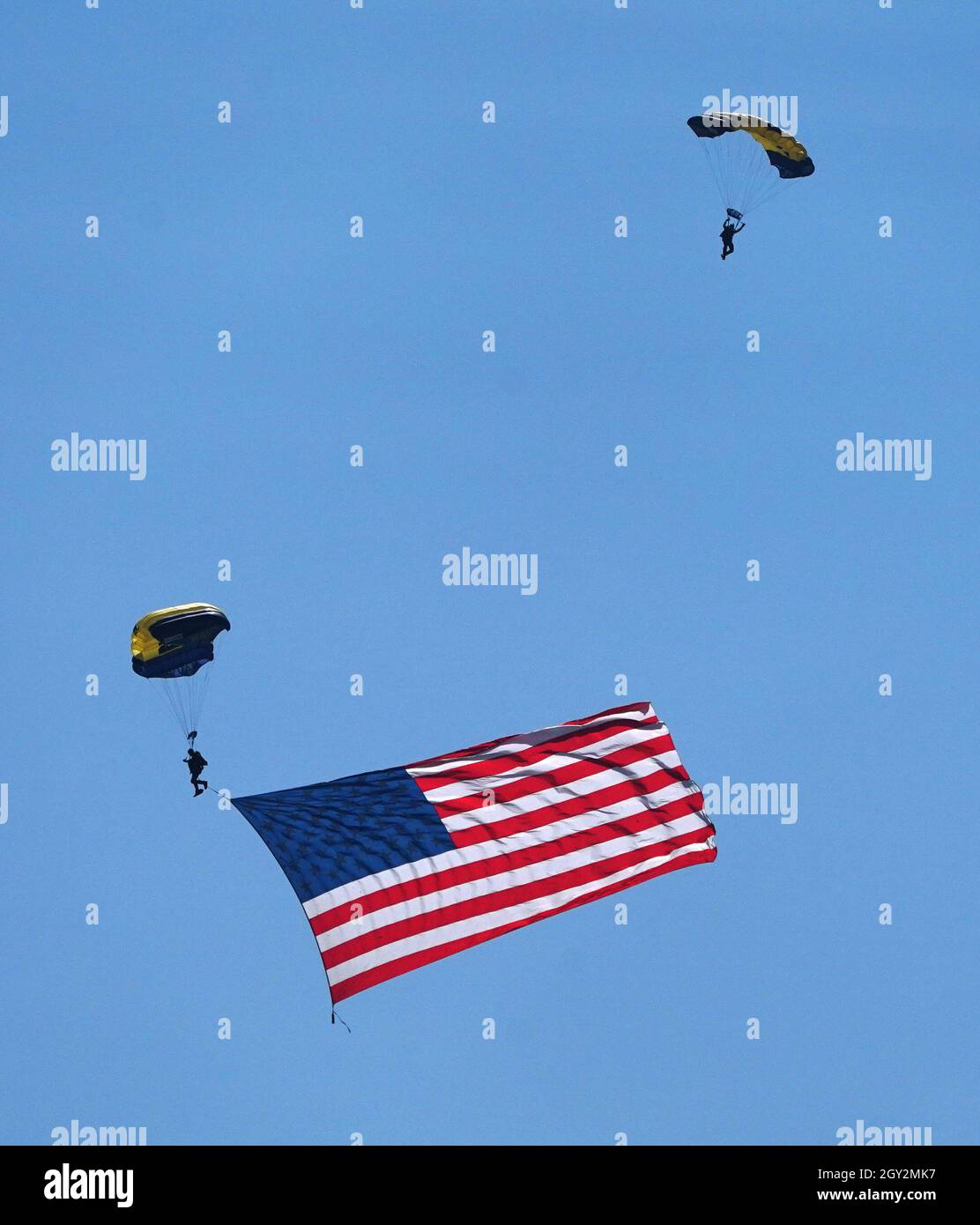 Huntington Beach, CA, USA. 1st Oct, 2021. US NAVY LEAPFROGS performing ...