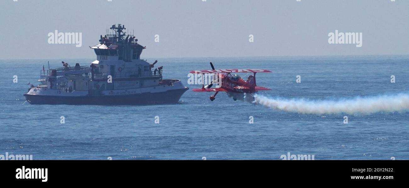 Huntington Beach, CA, USA. 1st Oct, 2021. Stunt pilot MICHAEL WISCUS in ...