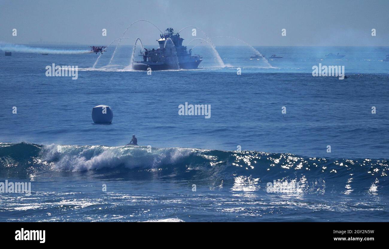 Huntington Beach, CA, USA. 1st Oct, 2021. Pacific Airshow 2021 ...