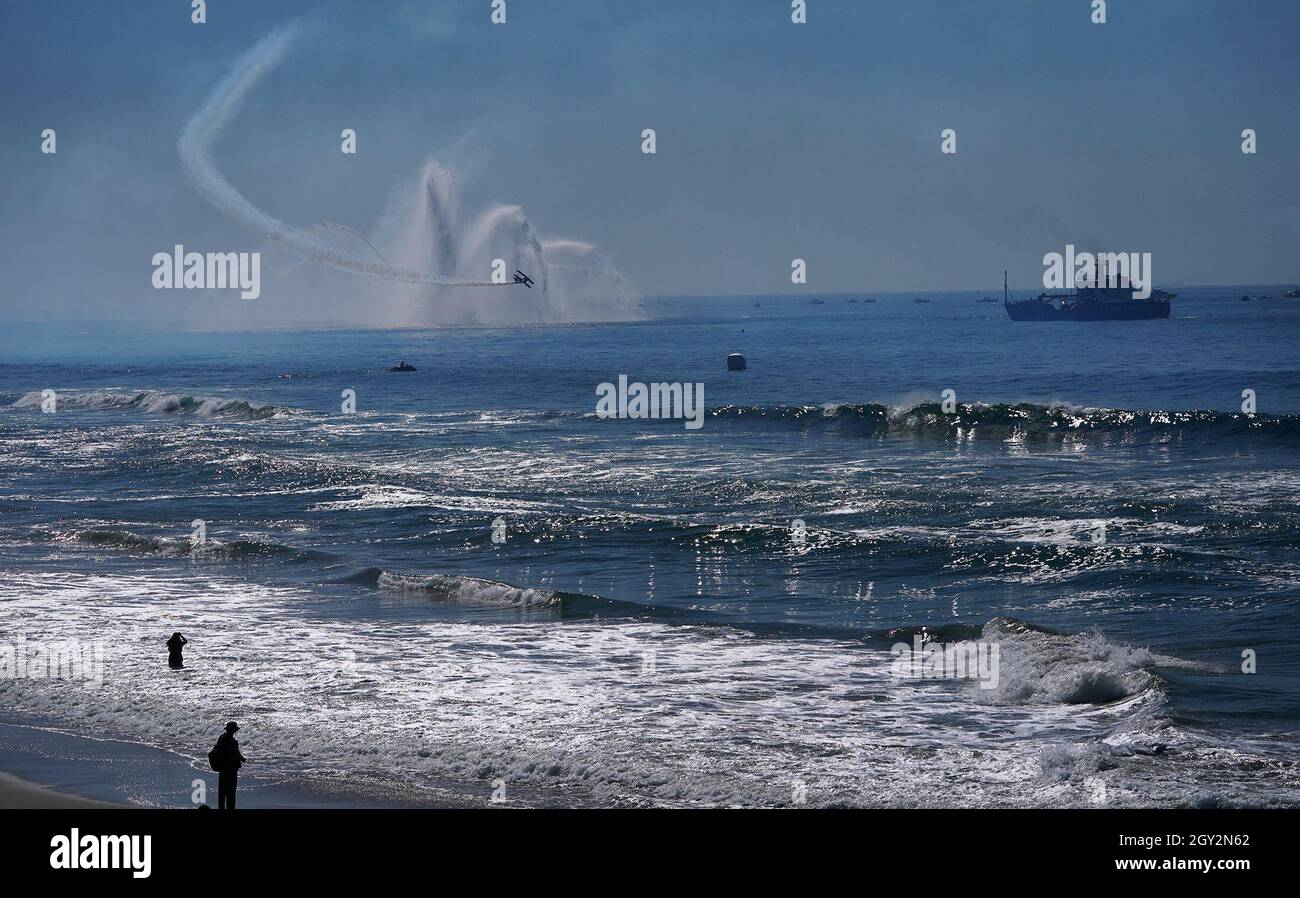 Huntington Beach, CA, USA. 1st Oct, 2021. Pacific Airshow 2021 ...
