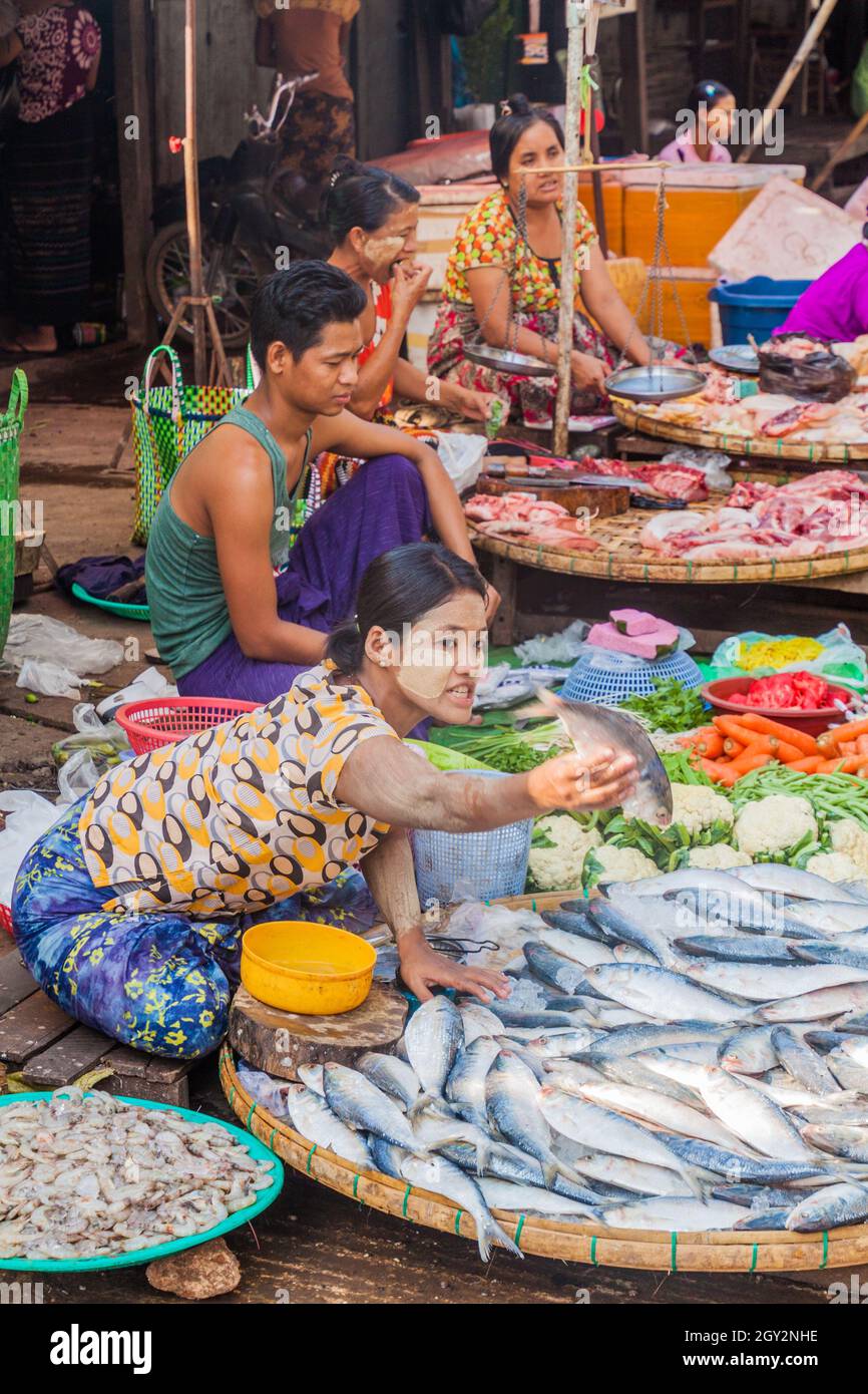 BAGO, MYANMAR - DECEMBER 10, 2016: View of a market in Bago town Stock ...