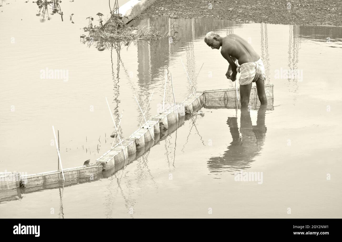 Traditional fishing system of Bangladesh Stock Photo - Alamy