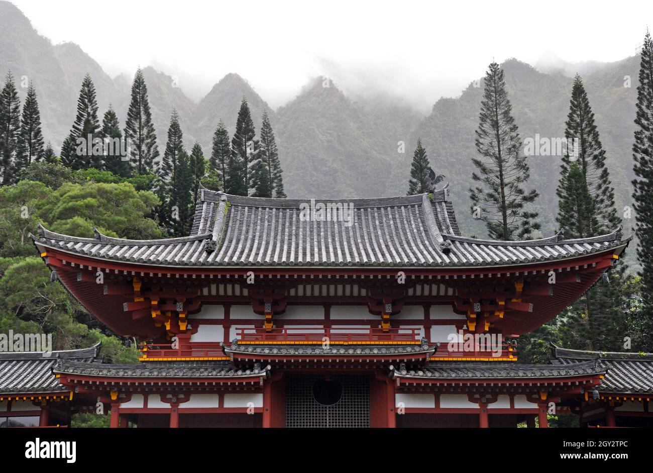 The Byodo-In Temple is a replica of a 950-year-old Buddhist place of ...