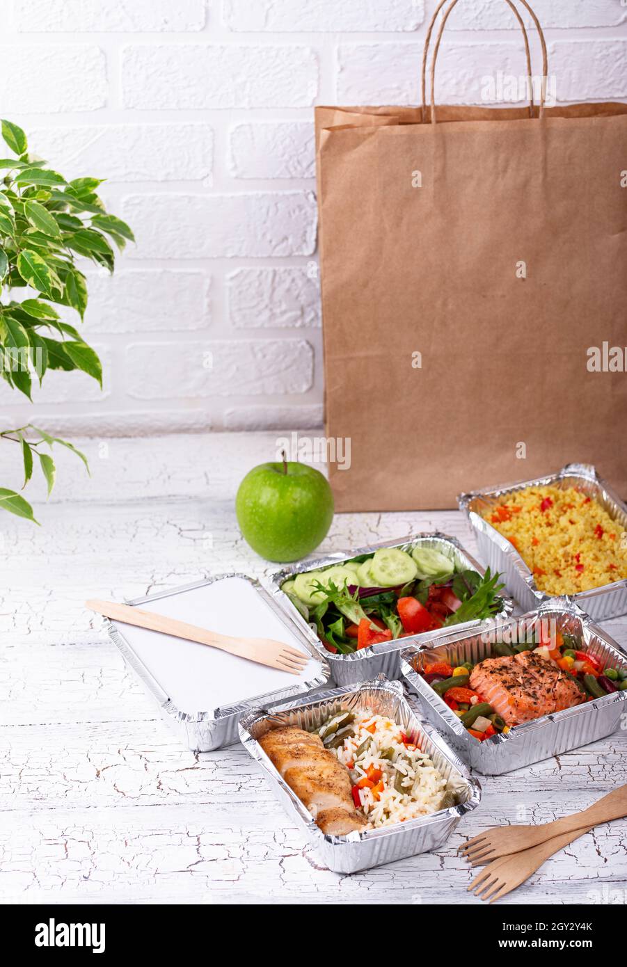 Food delivery concept. Lunch in container Stock Photo - Alamy
