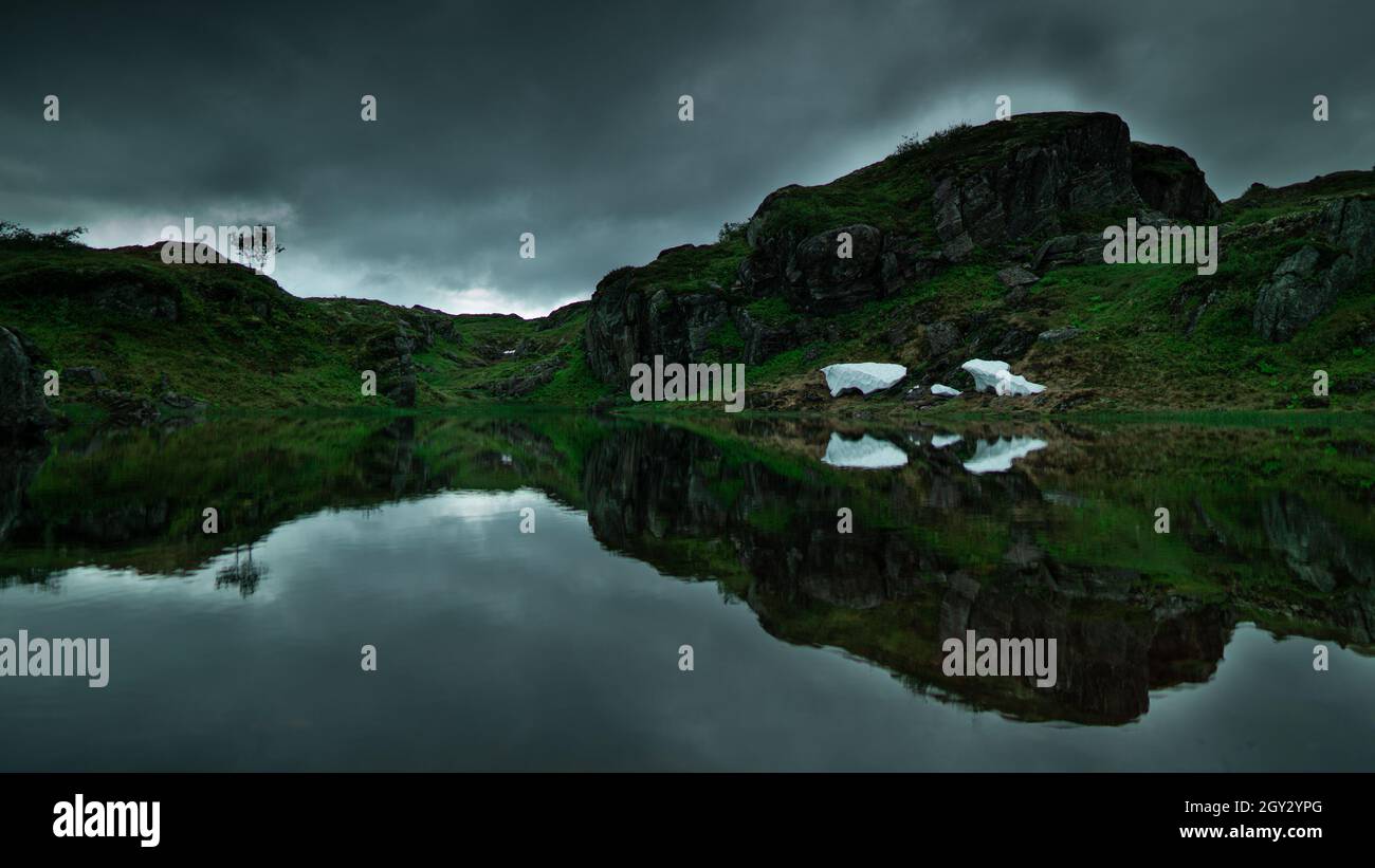 Mirror of water hi-res stock photography and images - Alamy