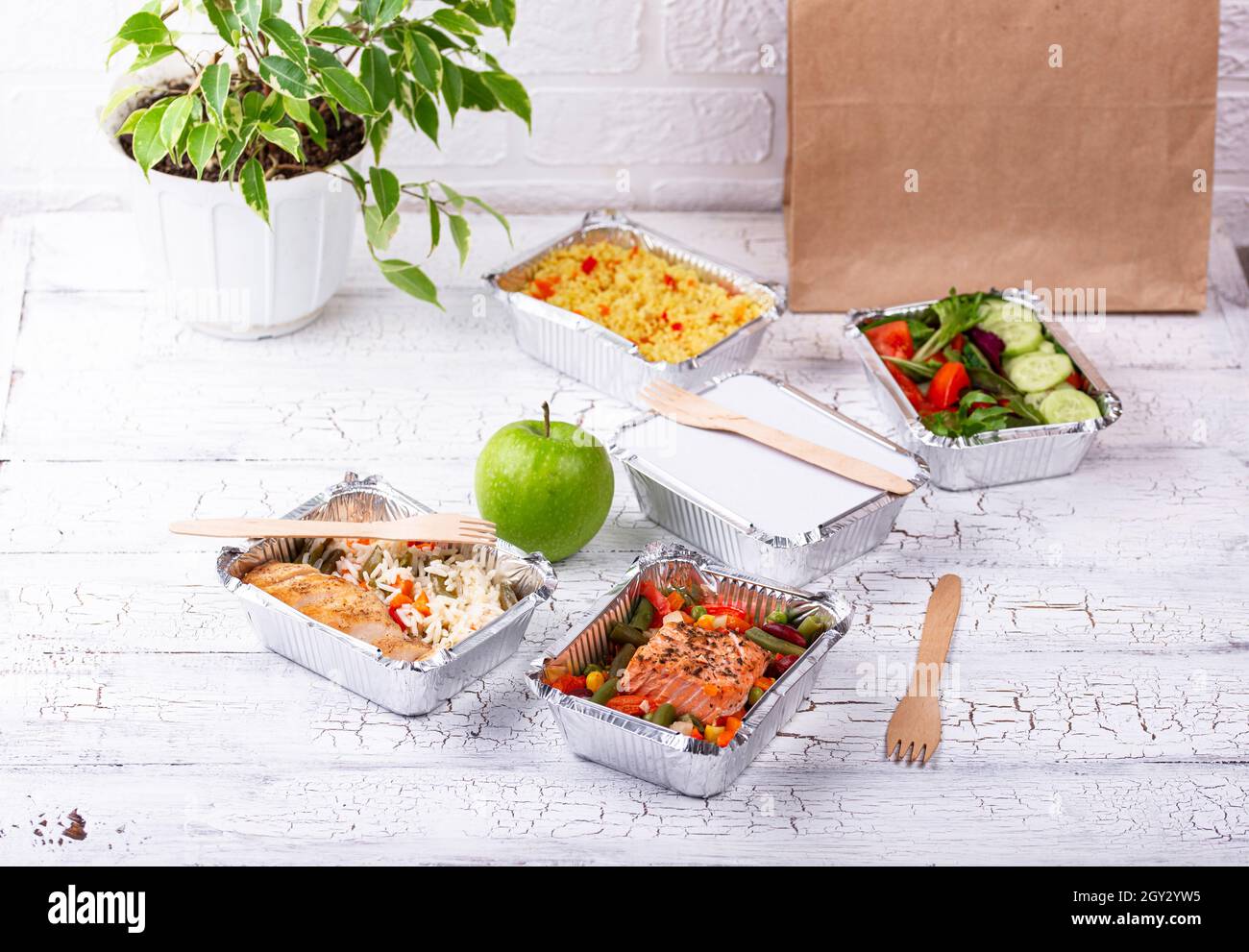 Food delivery concept. Lunch in container Stock Photo - Alamy
