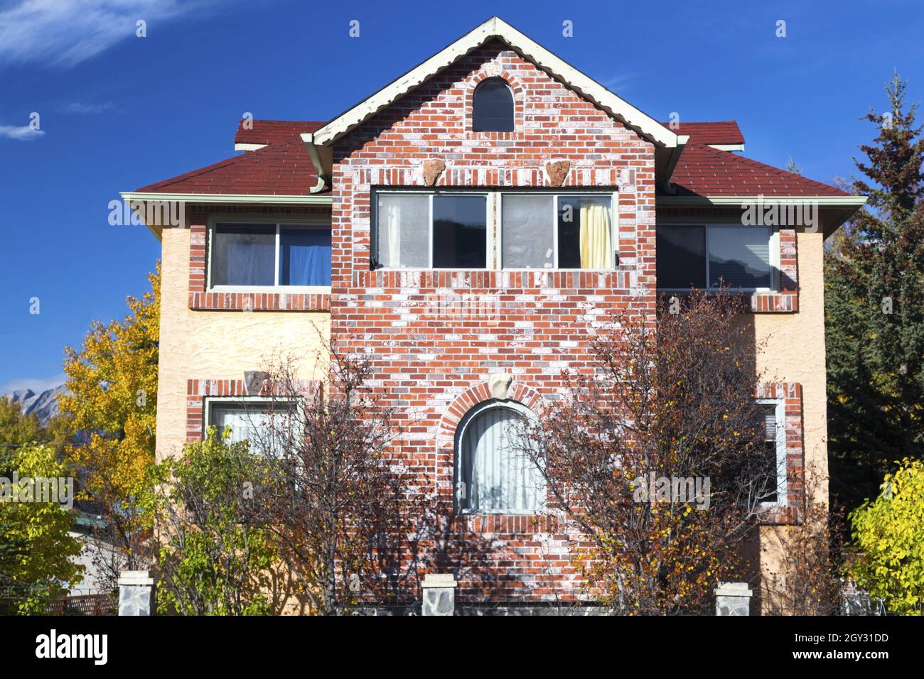 Building Exterior of Old Canadian Family Residential Vintage Character ...