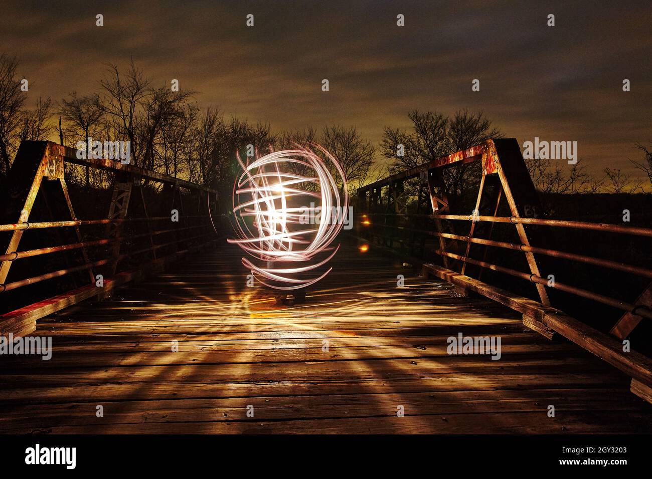 White zigzagging hi-res stock photography and images - Alamy
