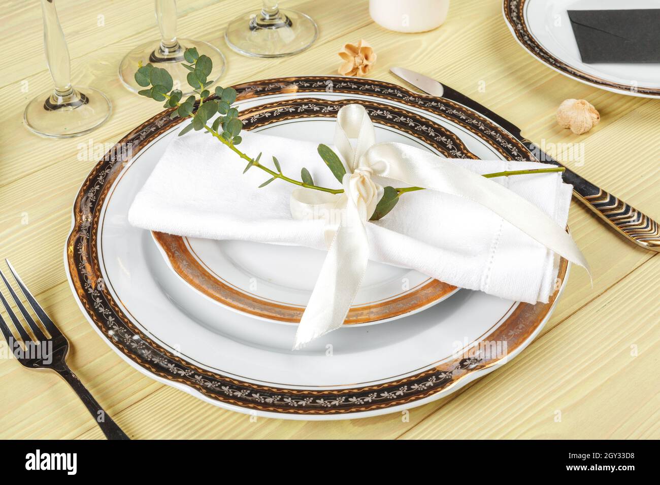 Table with plates and cutlery, view from above Stock Photo - Alamy
