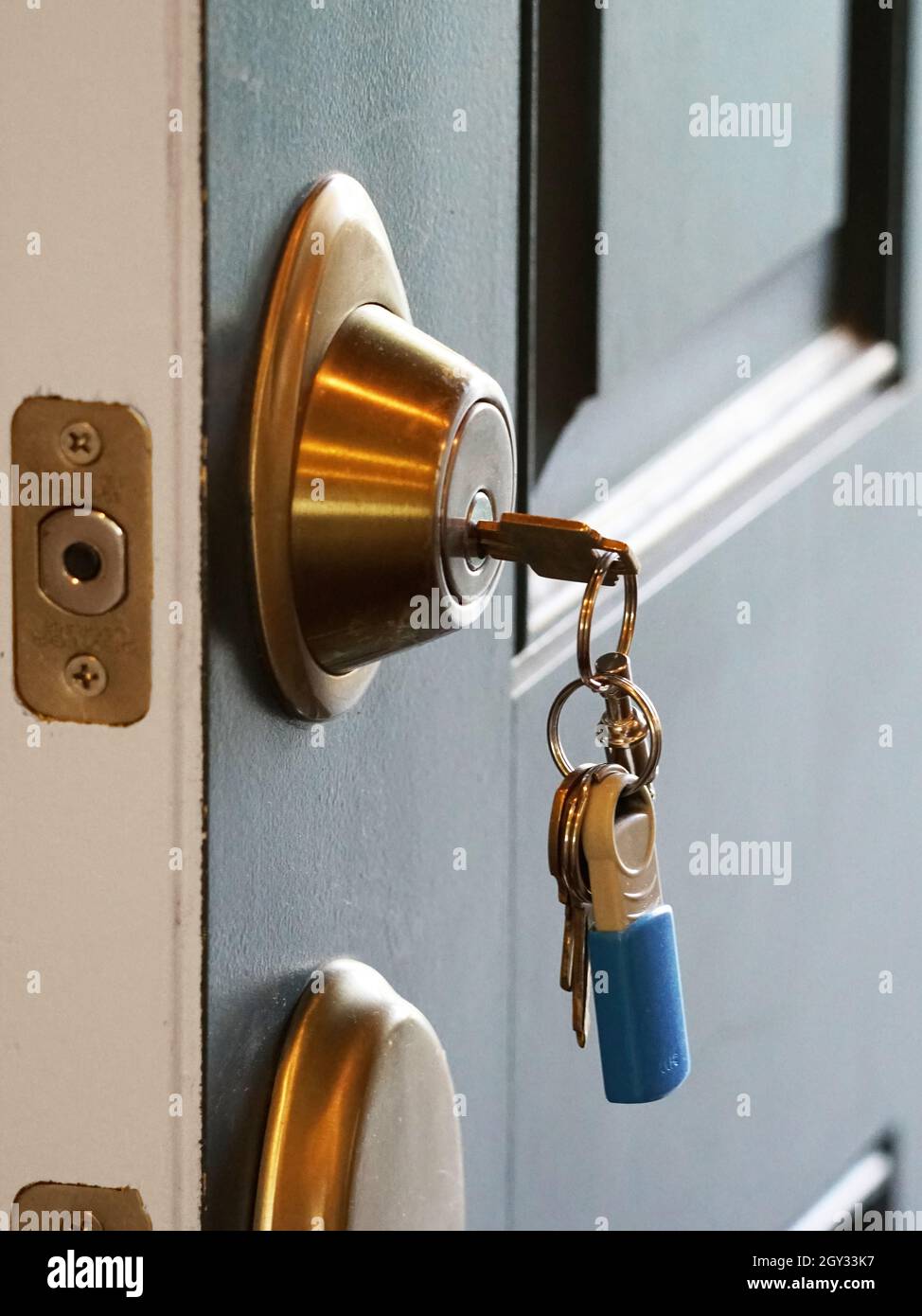 Keys left in door hi-res stock photography and images - Alamy
