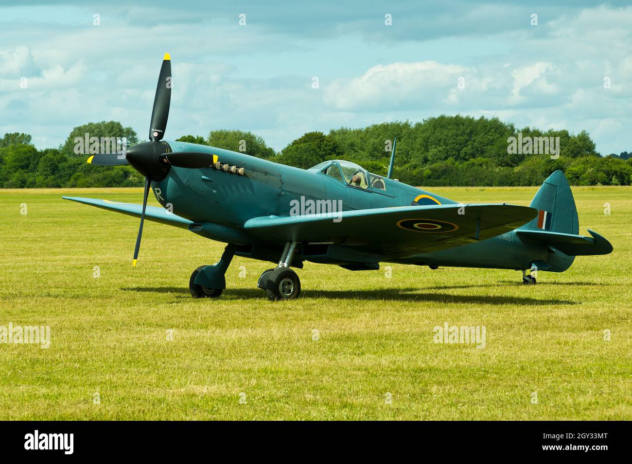 Spitfire reconnaissance flying hi-res stock photography and images - Alamy