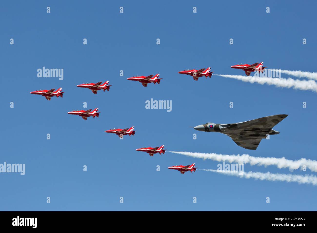 Vulcan bomber formation hi-res stock photography and images - Alamy