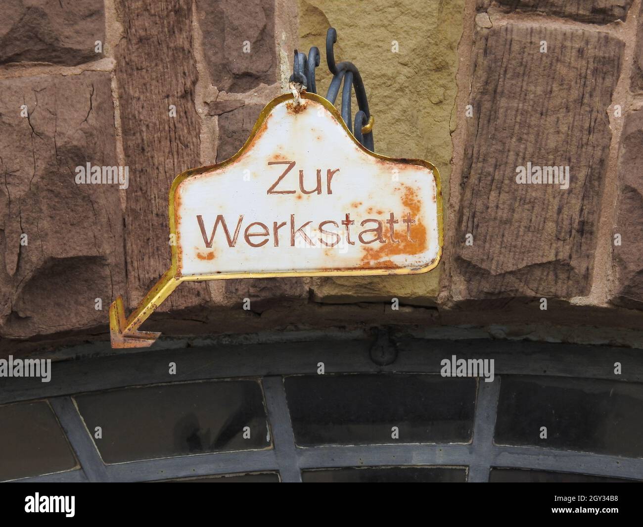 Zur werkstatt hi-res stock photography and images - Alamy