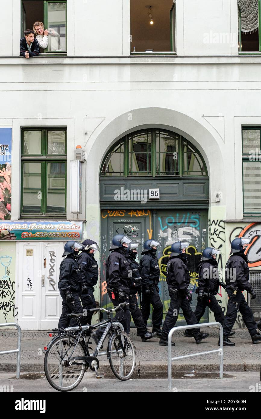 Berlin police uniform hi-res stock photography and images - Alamy