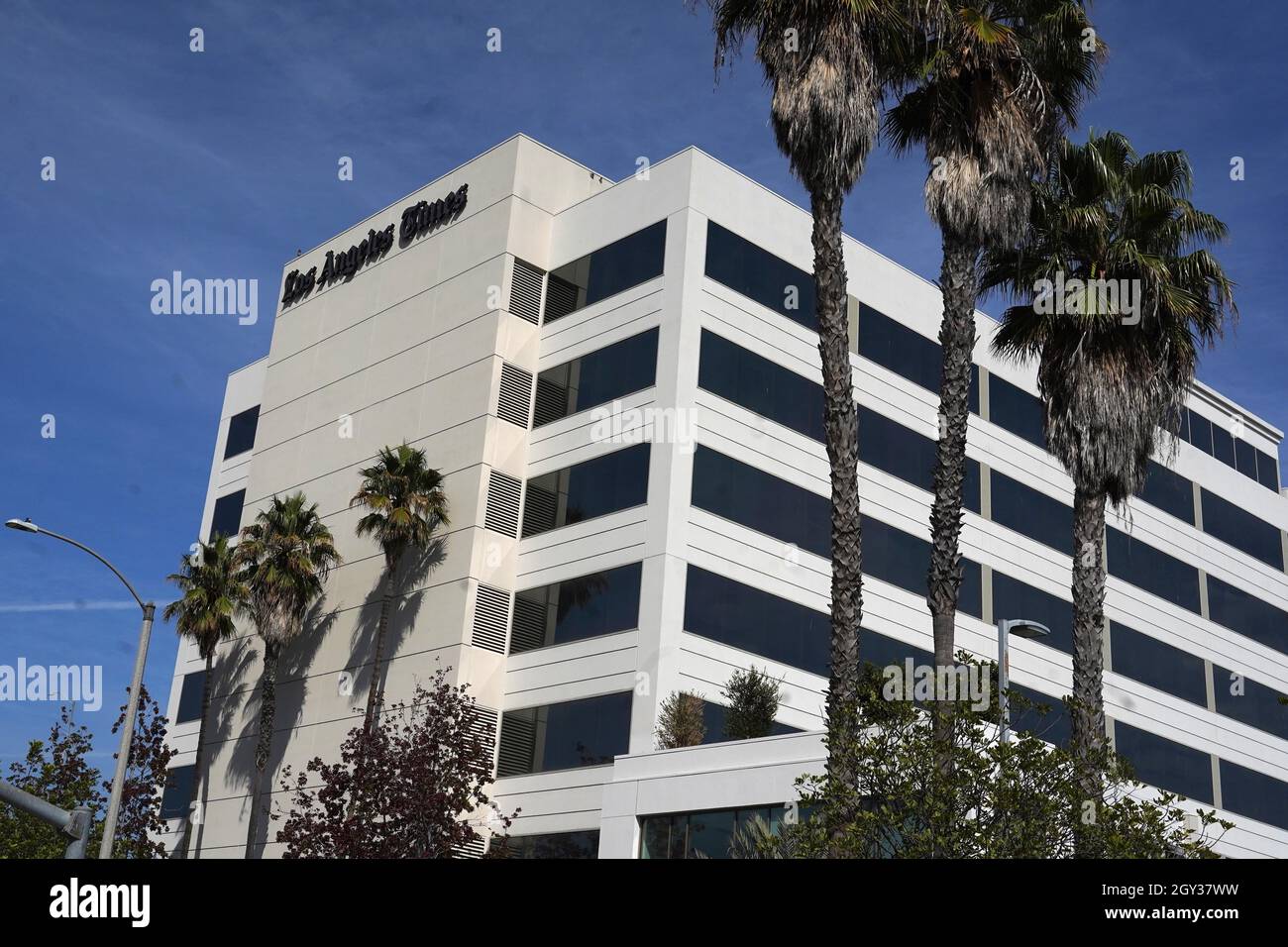A general overall view of the Los Angeles Times newspaper building ...