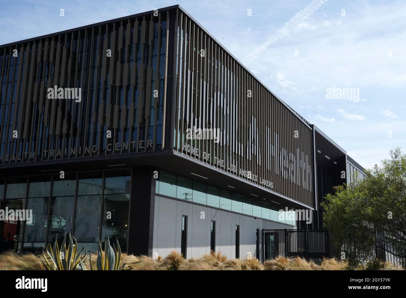 Ucla health headquarters hi-res stock photography and images - Alamy