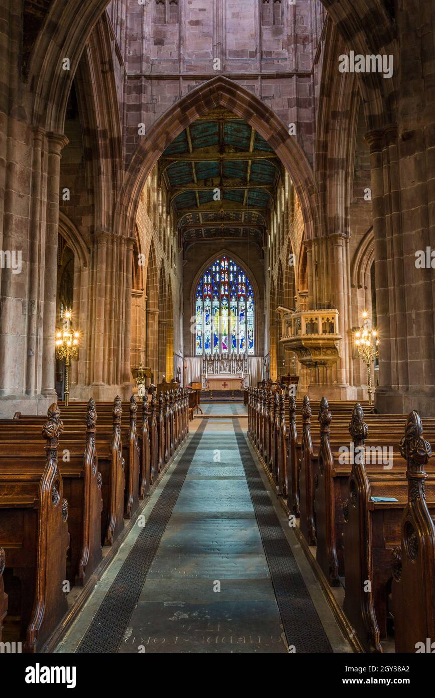 Cathedral architecture church aisle hi-res stock photography and images ...