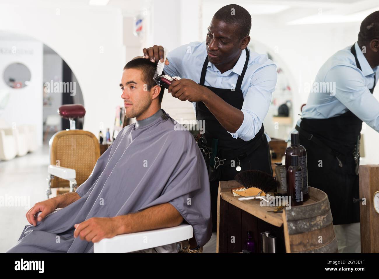African barbershop hi-res stock photography and images - Alamy