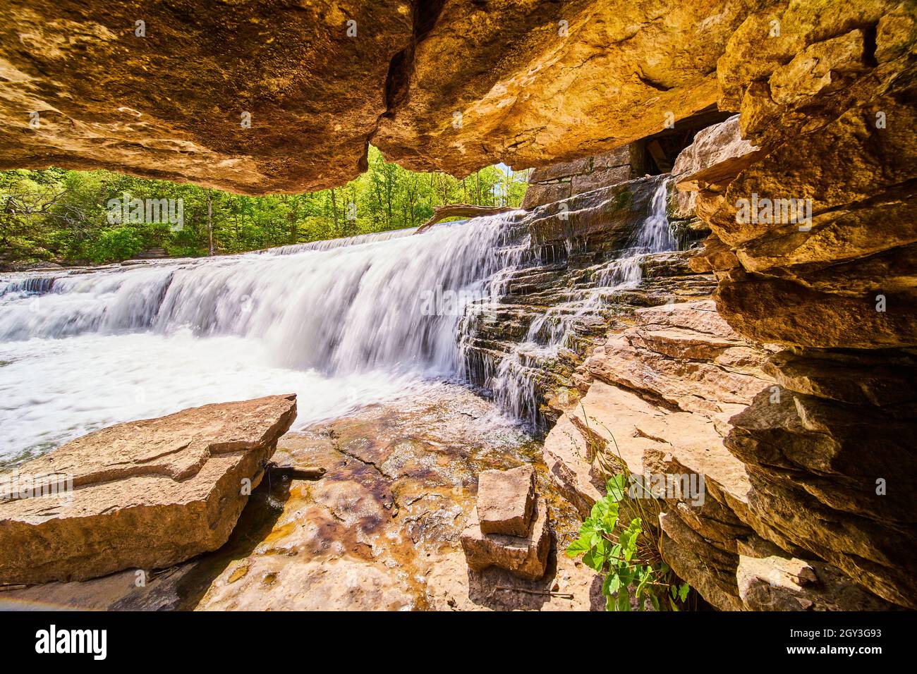 Small cave opening hi-res stock photography and images - Alamy