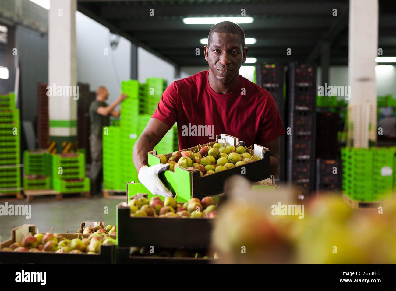 Stacking boxes hi-res stock photography and images - Alamy